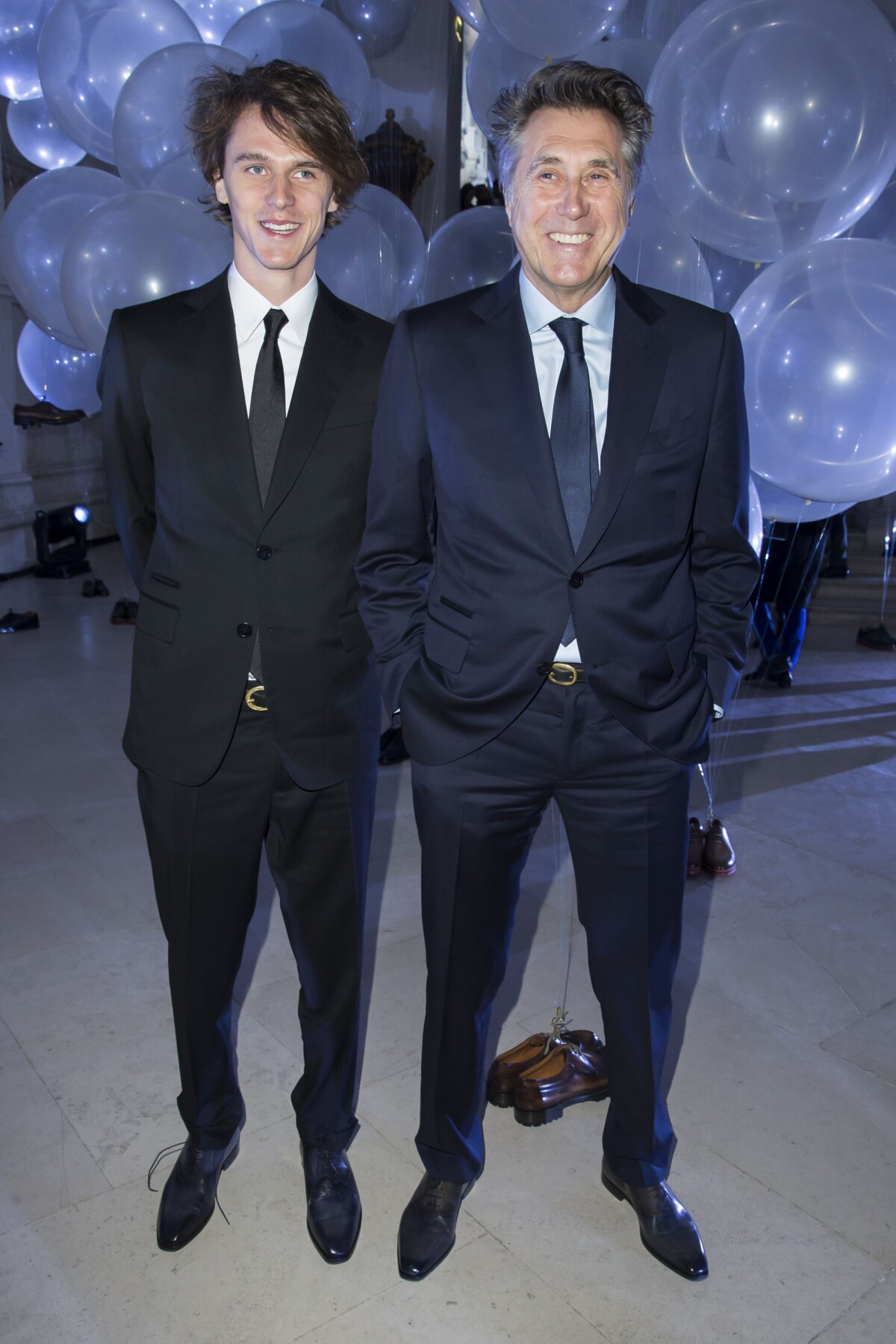 Vidéo : Bryan Ferry et son fils Tara au défilé de mode hommes Berluti ...