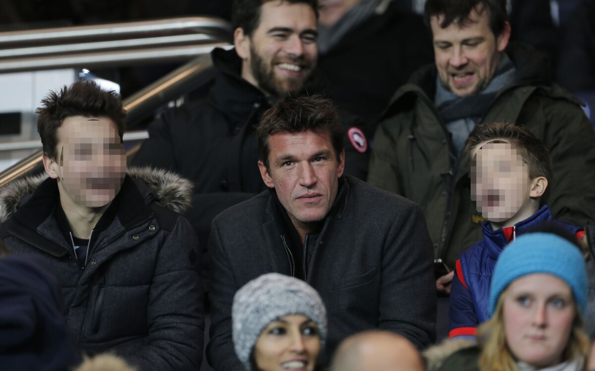 Photo : Benjamin Castaldi et ses enfants, Simon et Enzo, lors du match ...