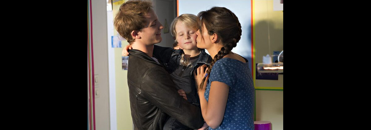 Photo : Clem et Julien, accompagnés de leur petit Valentin, dans la ...