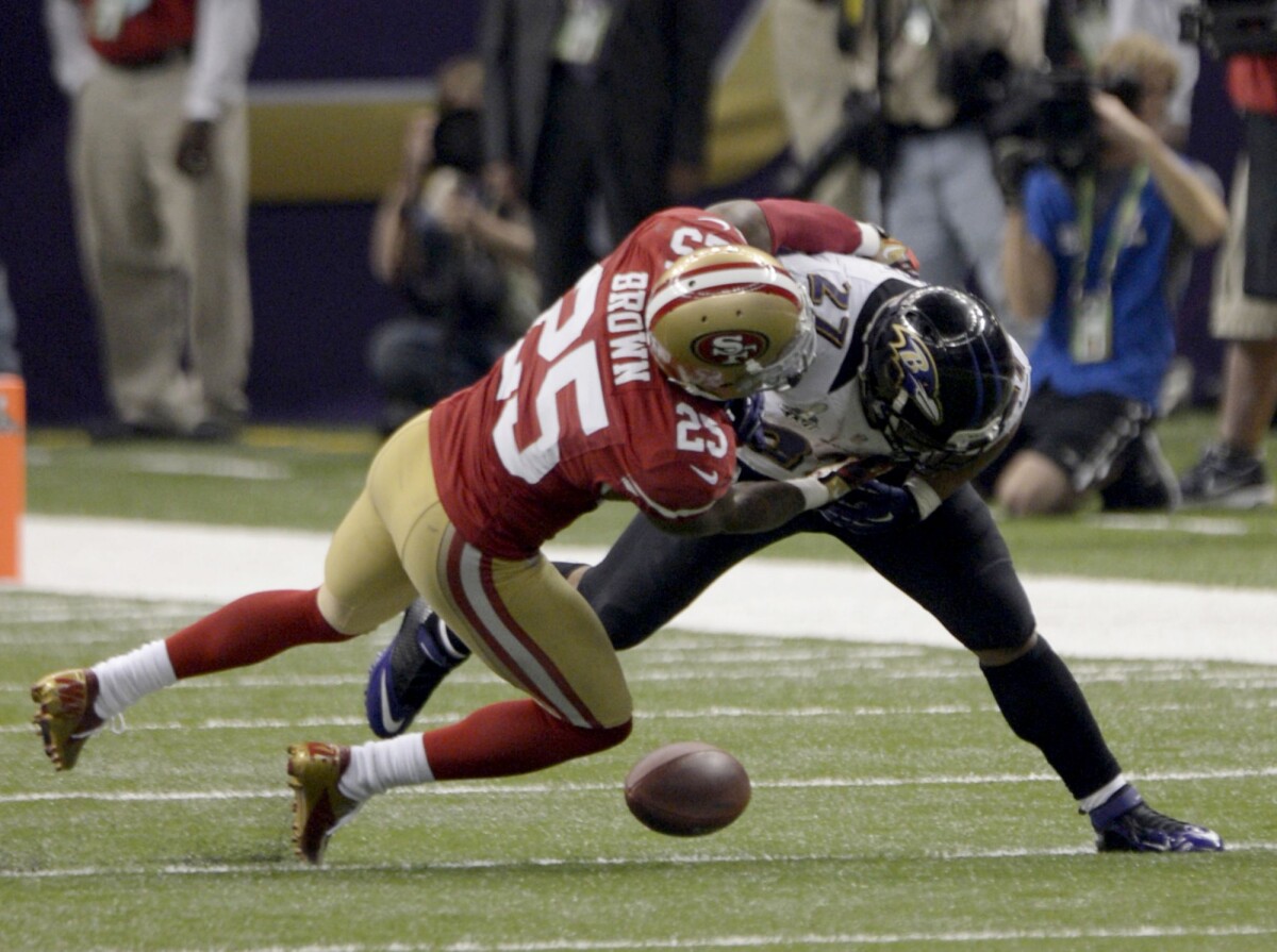 Photo : Ray Rice des Baltimore Ravens face à Tarell Brown des San ...