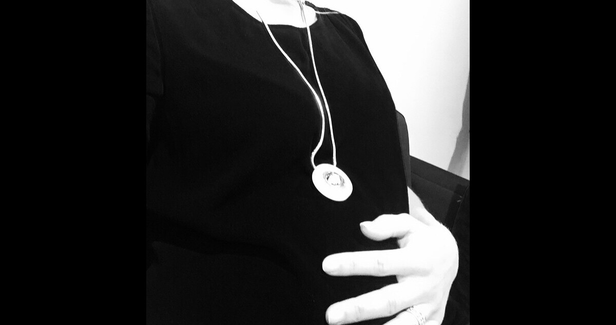 Photo : Sandrine Corman enceinte de son 2e enfant. La maman dévoile son ...