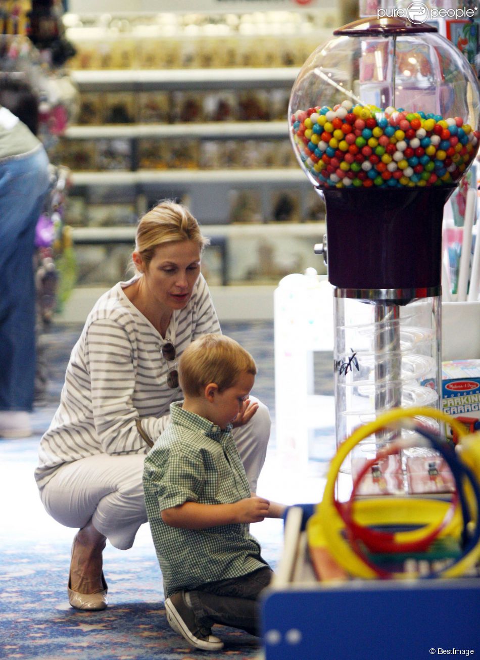 Kelly Rutherford et son fils à Beverly Hills, le 19 mai 2010 - Purepeople