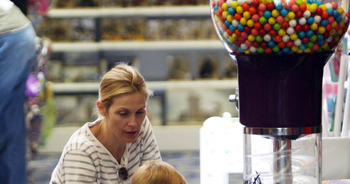 Kelly Rutherford et son fils à Beverly Hills, le 19 mai 2010 - Purepeople