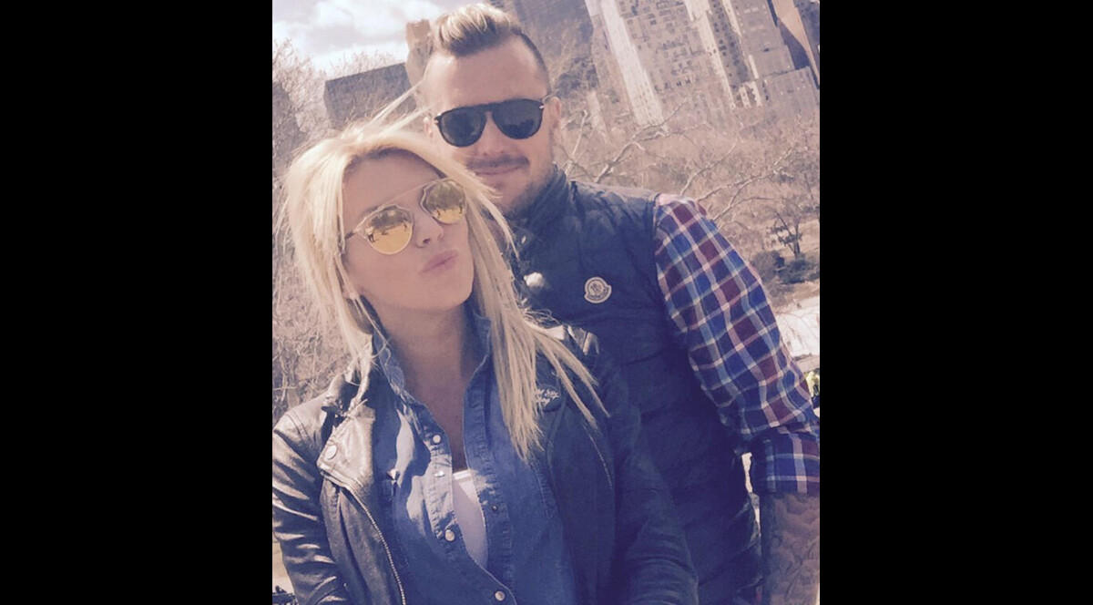 Photo : Amélie Neten : Le visage de son boyfriend dévoilé ? - Purepeople