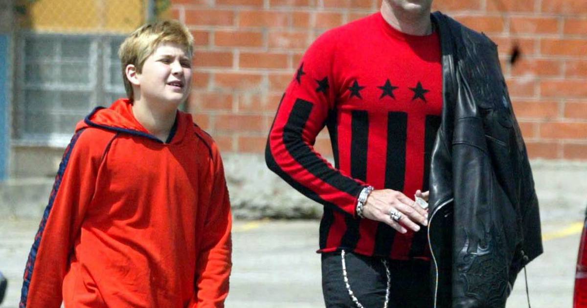 Nicolas Cage et son Weston à Los Angeles en juin 2002. - Purepeople