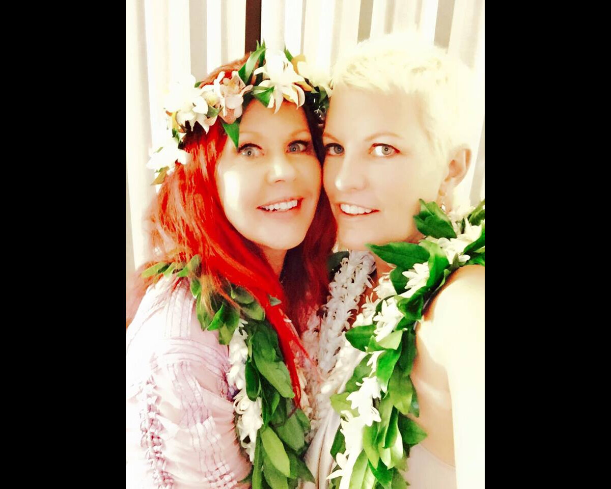 Photo : Kate Pierson et son épouse Monica Coleman, lors de leur mariage ...