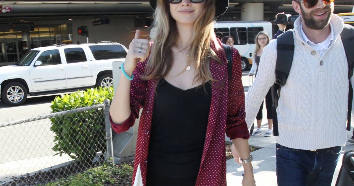 Behati Prinsloo arrive à l'aéroport de Los Angeles, le 9 avril 2015 ...