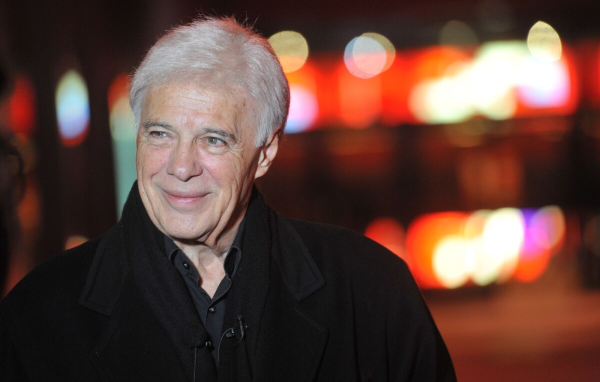 Photo : Guy Bedos devant l'Olympia, pour son dernier spectacle intitulé ...