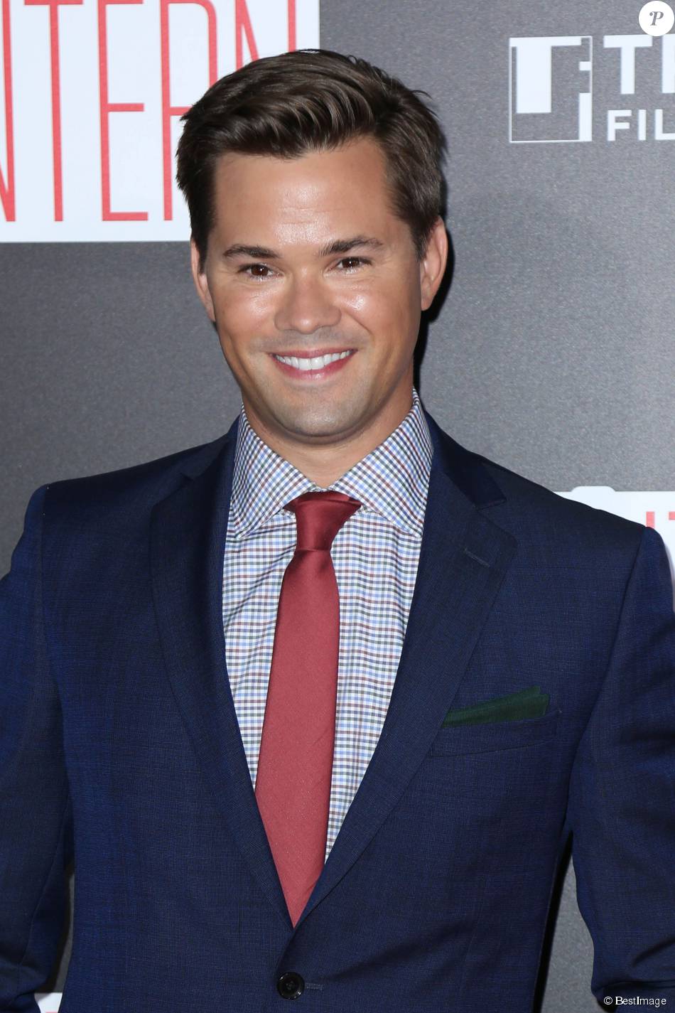 Andrew Rannells - Avant-première de 'The Intern' au Ziegfeld Theatre à ...