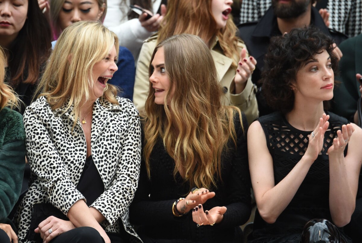 Photo : Kate Moss, Cara Delevingne, St Vincent attending the Burberry ...