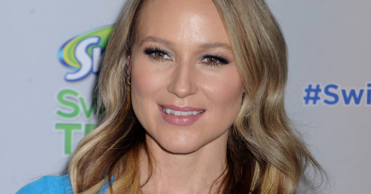 Jewel (Jewel Kilcher) fait la promotion du balai Swiffer à New York, le ...