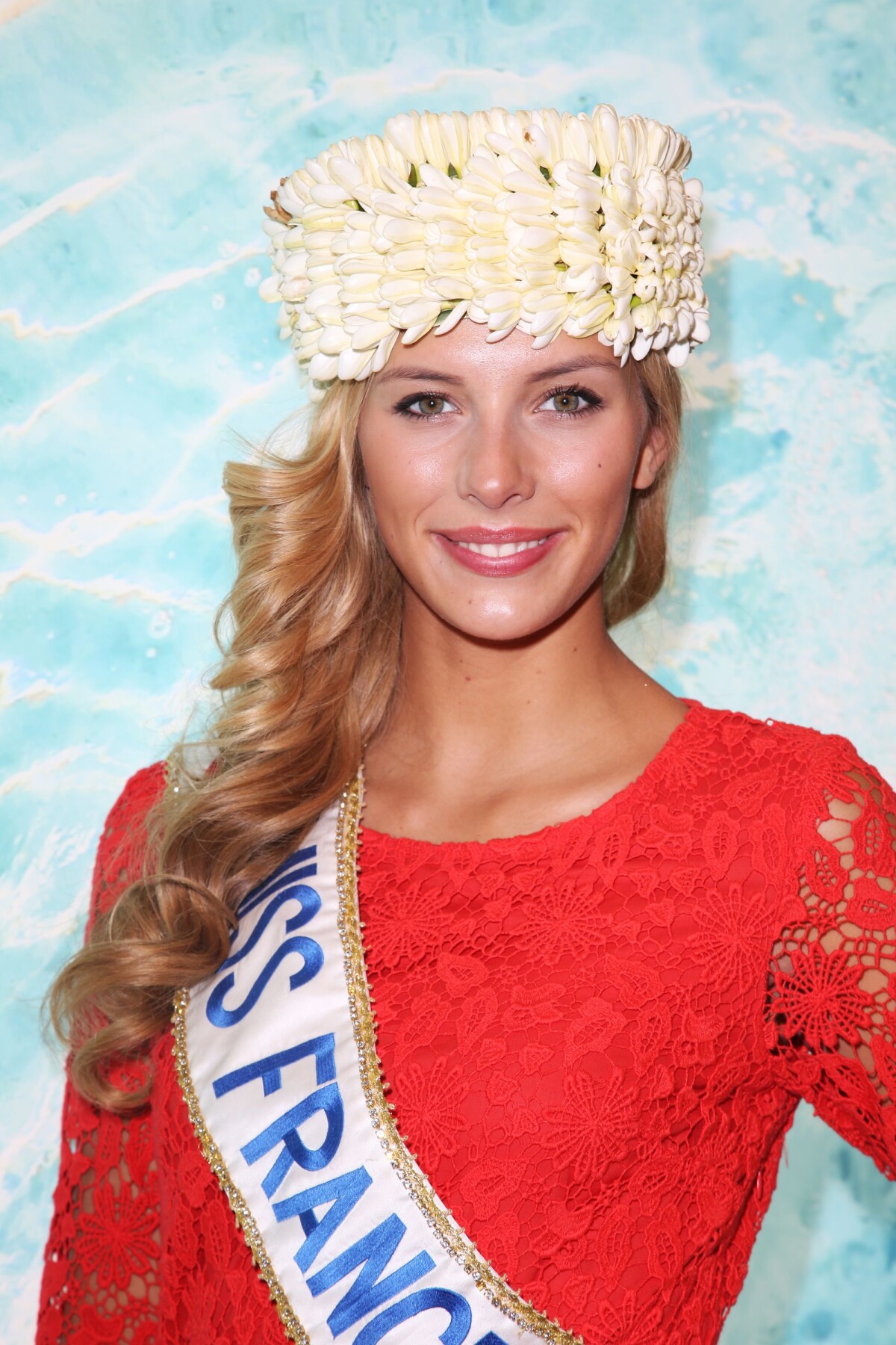Photo : Camille Cerf, miss France 2015, sur le stand Tahiti du salon ...