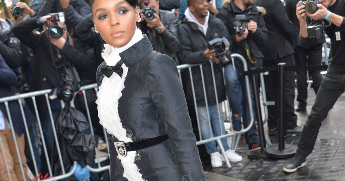 Janelle Monae au défilé Chanel printemps/été 2016 le 6 octobre 2015 ...