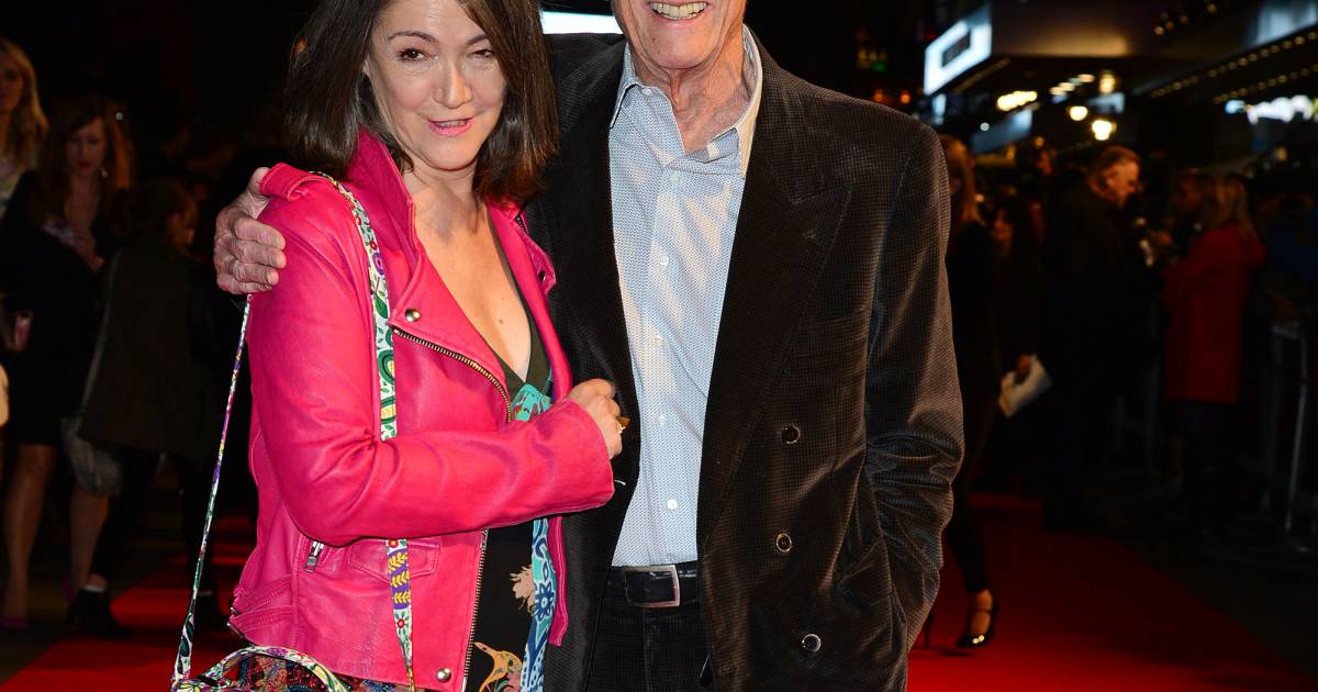 John Hurt et sa femme Anwen Rees-Myers - Première du film Les ...