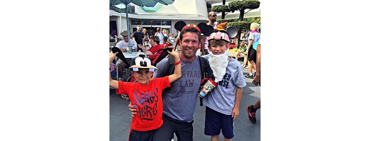 Vidéo : Noah Galloway et deux de ses enfants à Disney / photo postée ...