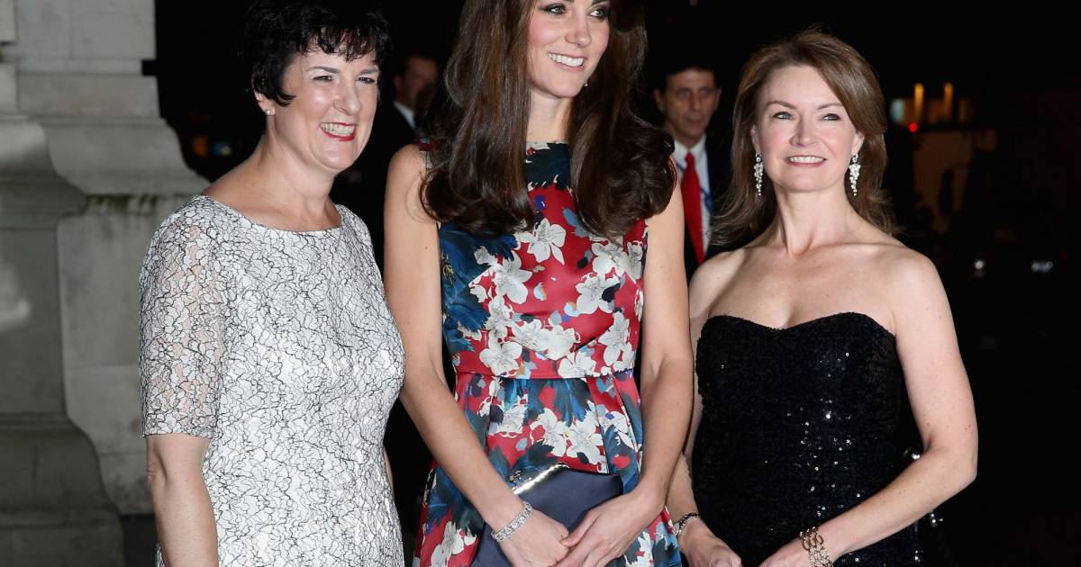 Kate Middleton, la duchesse de Cambridge pose avec Amanda Pullinger ...