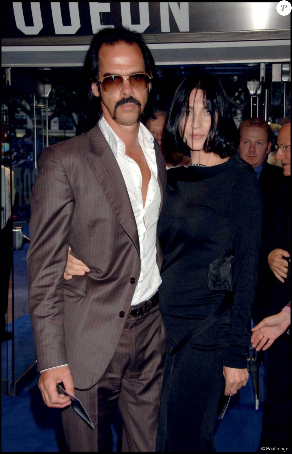 Nick Cave et son épouse Susie Bick à Londres, le 27 juillet 2006 ... Nick Cave et son épouse Susie Bick à Londres, le 27 juillet 2006 ...