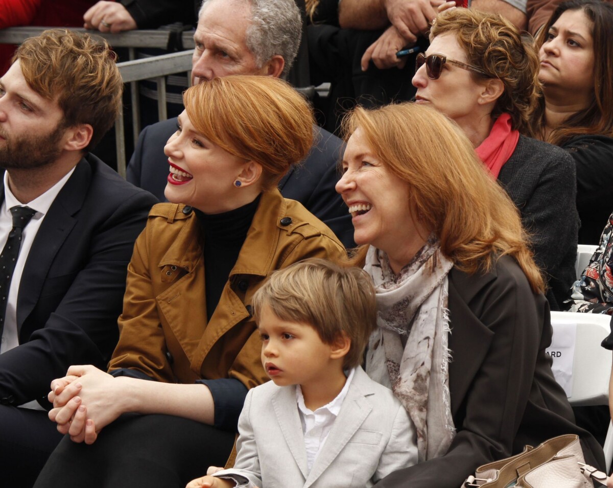 Bryce Dallas Howard, Mari Daughter Bryce Dallas Howard Hi Res Stock