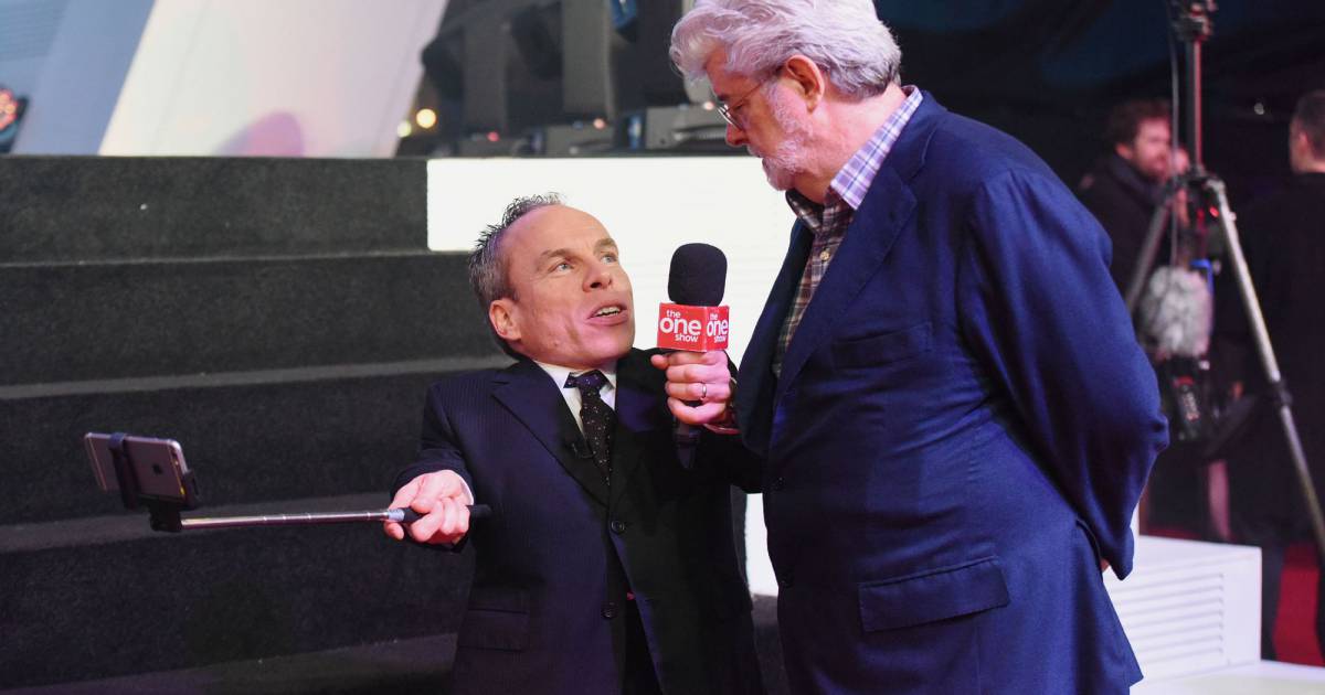 Warwick Davis et George Lucas - Première européenne de Star Wars : Le ...