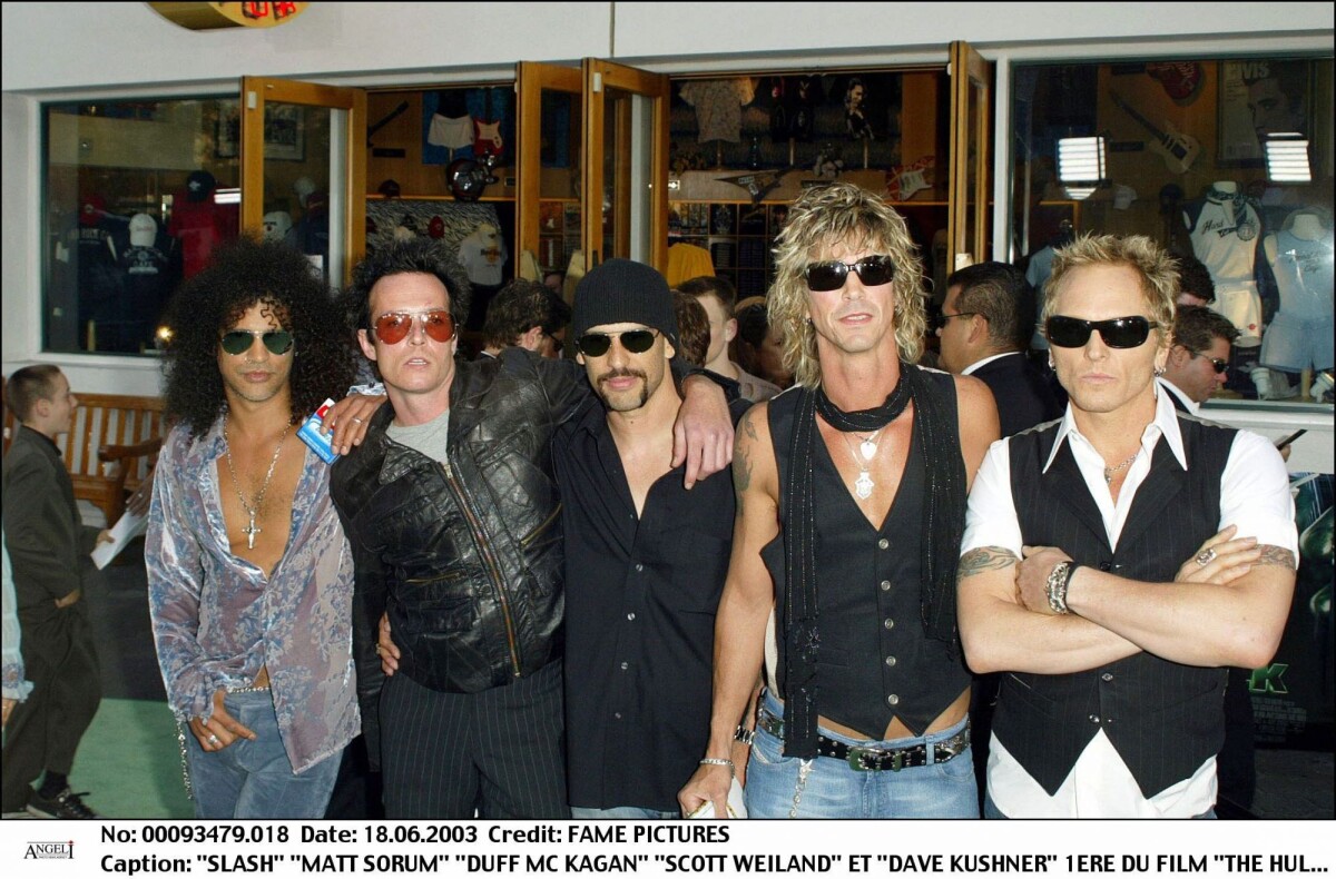 Photo : Slash, Matt Sorum, Duff McKagan, Scott Weiland et Dave Kushner ...