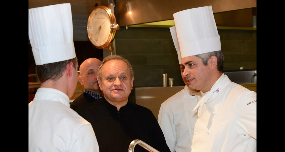 Photo : Benoît Violier au côté de Joël Robuchon - Photo publiée le 20 ...