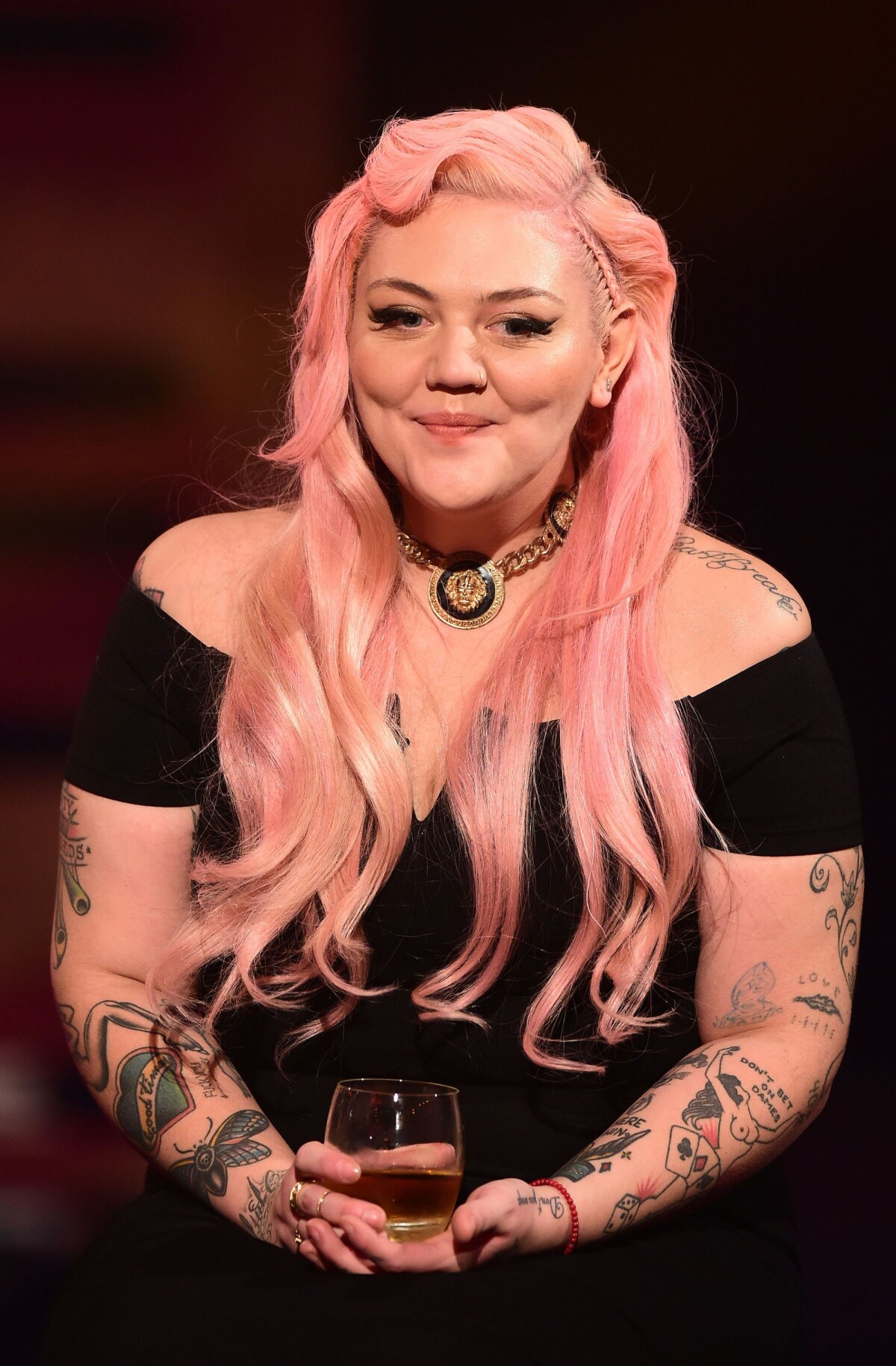 Photo : Elle King au Graham Norton Show, le 21 janvier 2016 - Purepeople
