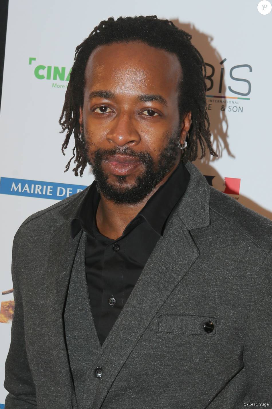 Sidney Govou - Photocall de la 21e cérémonie des prix Lumière 2016 à l ...
