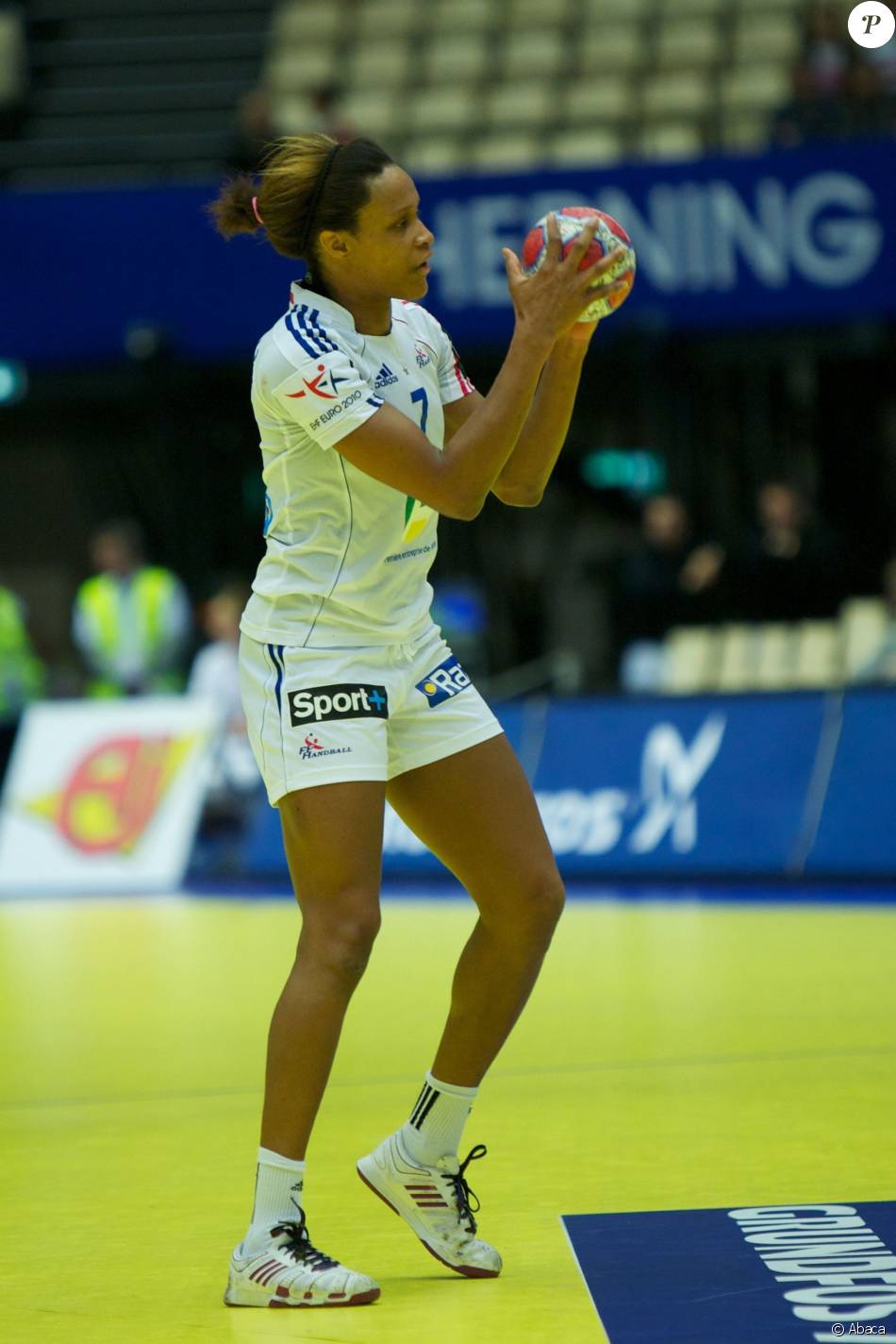 Allison Pineau lors du championnat d'Europe de handball à l'occasion de ...