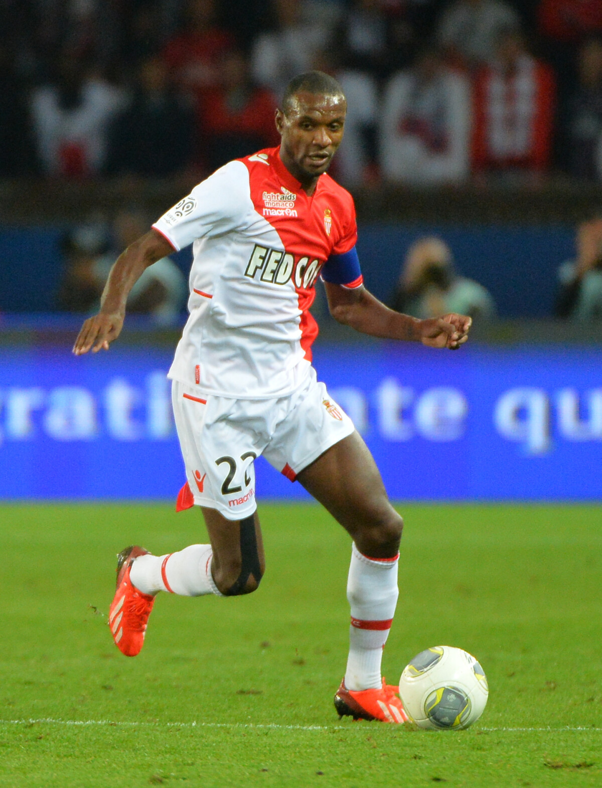 Photo : Eric Abidal lors du match entre le Paris Saint-Germain et l'AS ...