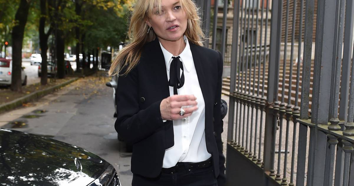 Kate Moss arrive à un défilé à Milan, le 23 septembre 2015. - Purepeople