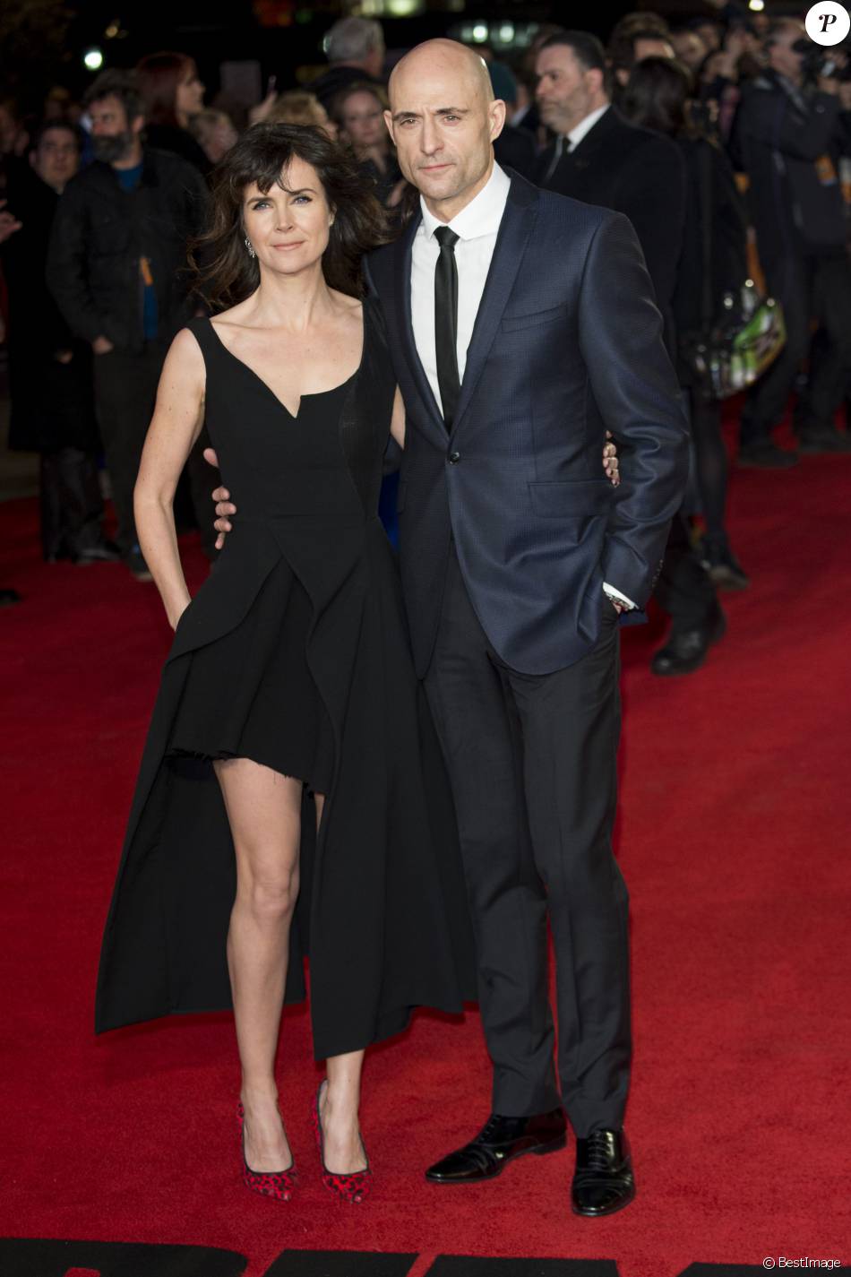 Mark Strong et sa femme Liza Marshall - Avant-première du film Grimsby ...
