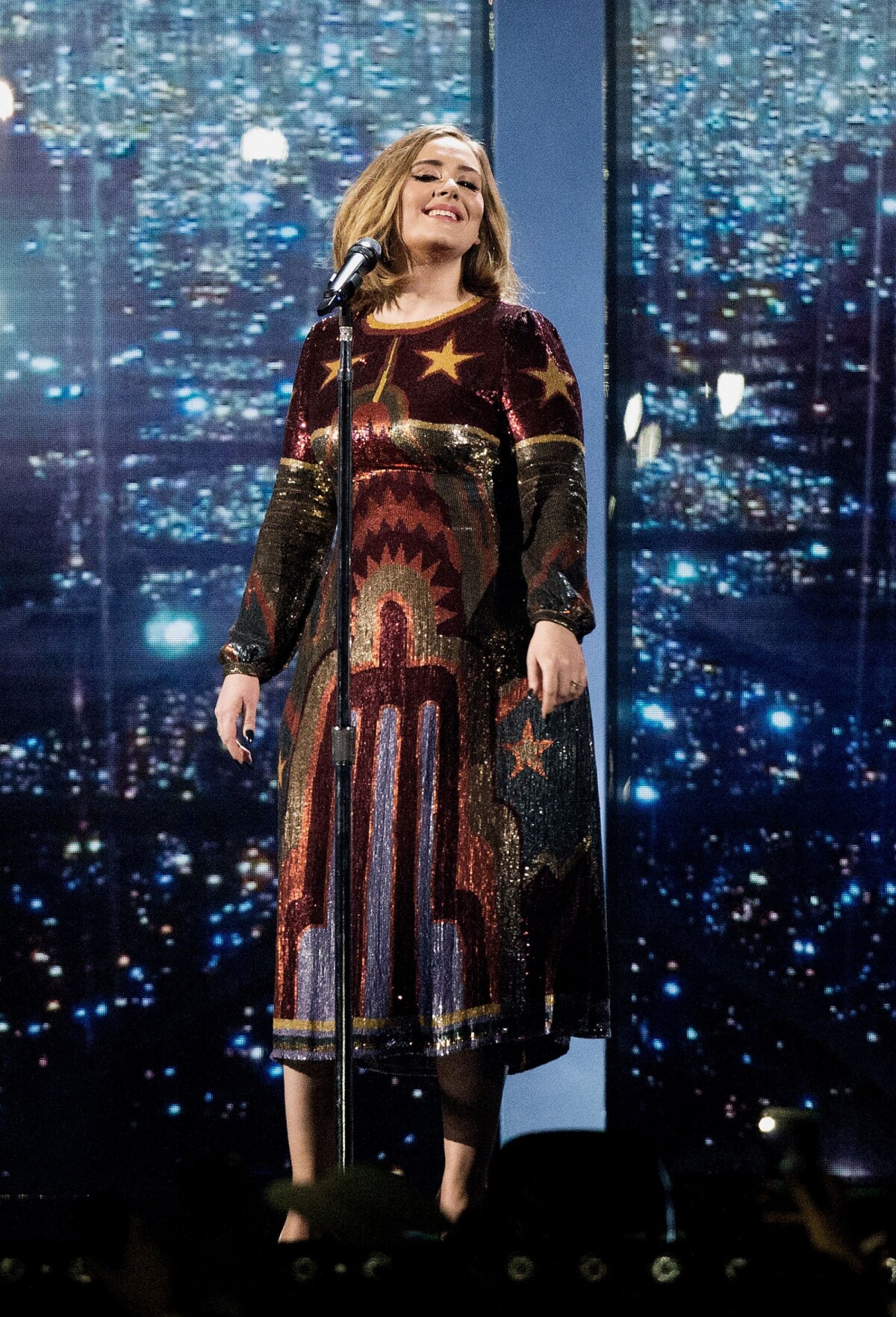 Photo : Adele sur la scène de l'O2 Arena lors de la cérémonie des BRIT ...
