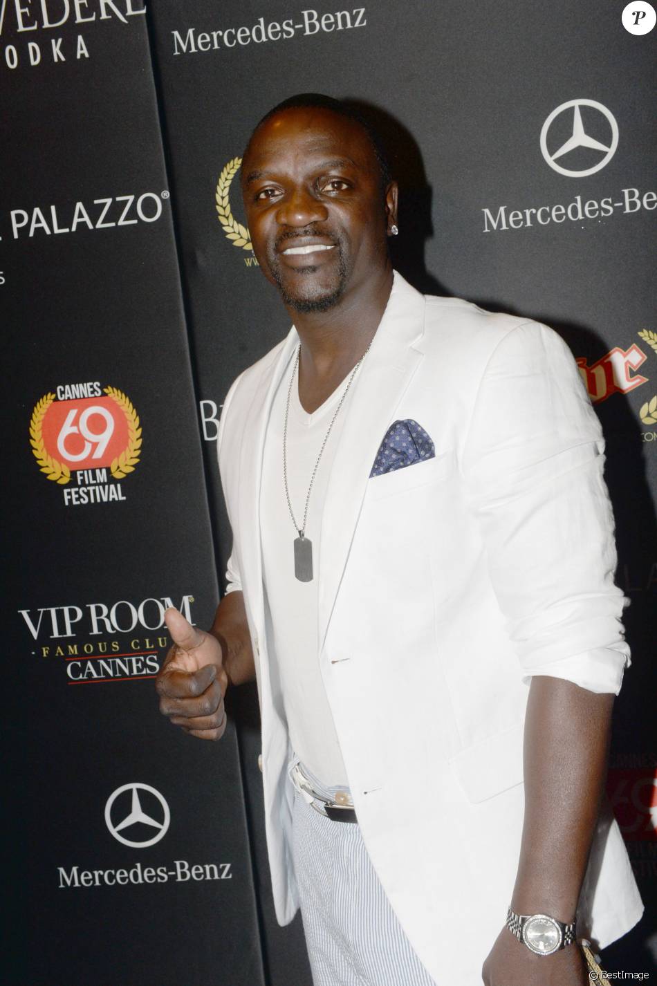 Le chanteur Akon au Vip Room lors du 69ème Festival International du ...