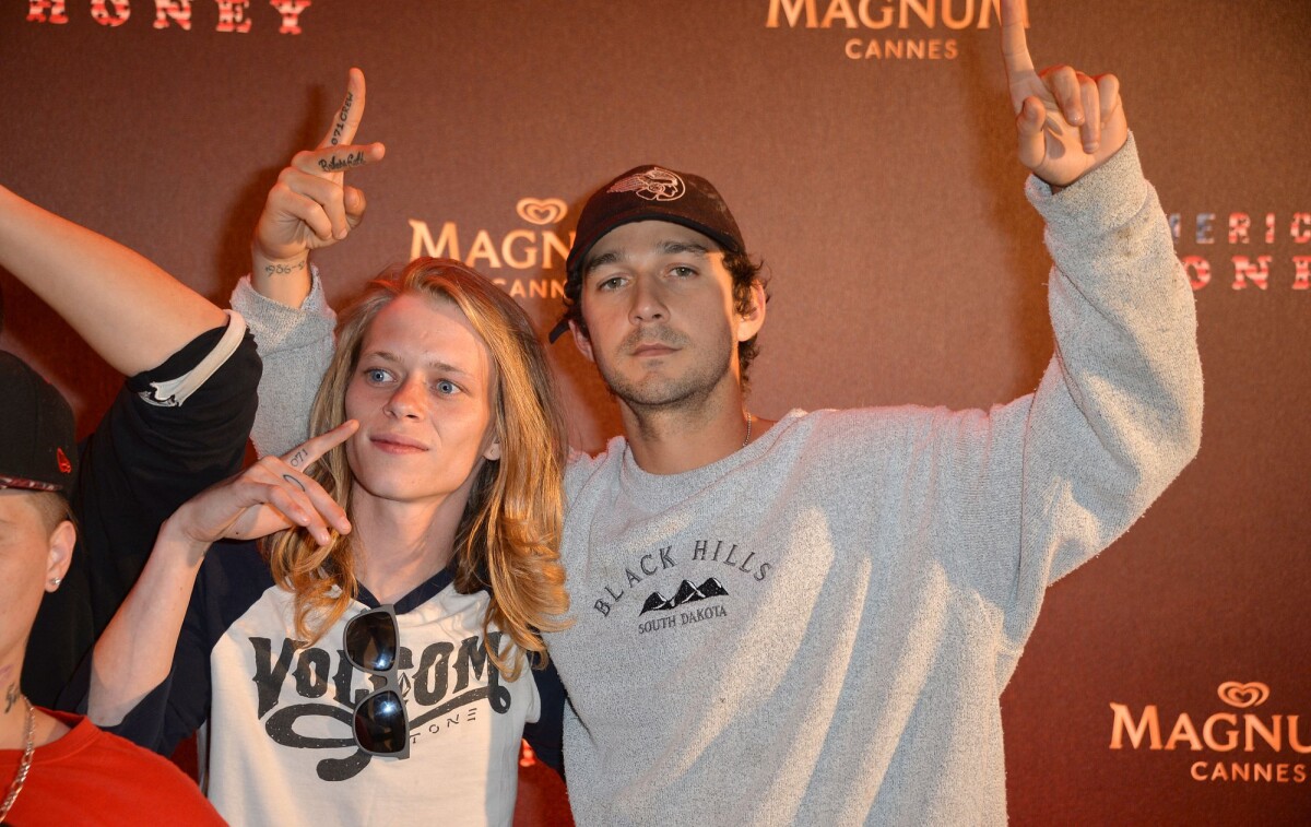 Photo : Isaiah Stone et Shia LaBeouf - Photocall du film "American ...