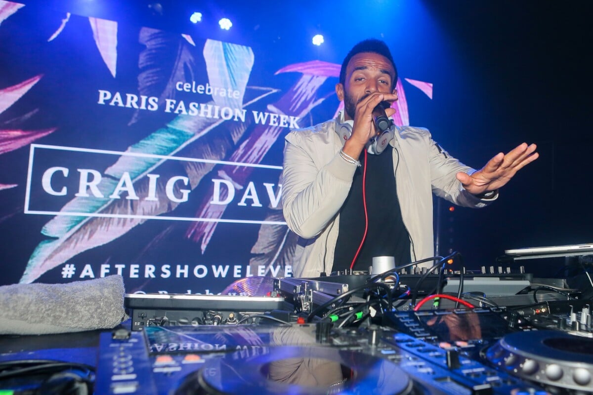 Photo : Craig David en concert sur la scène du Badaboum lors de la ...