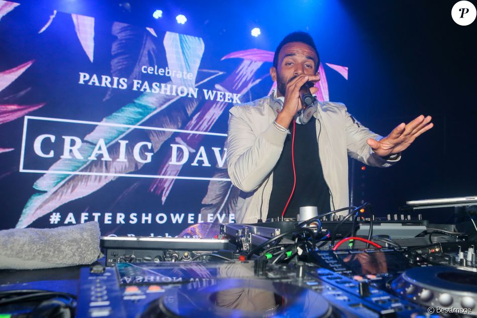 Craig David en concert sur la scène du Badaboum lors de la soirée ...