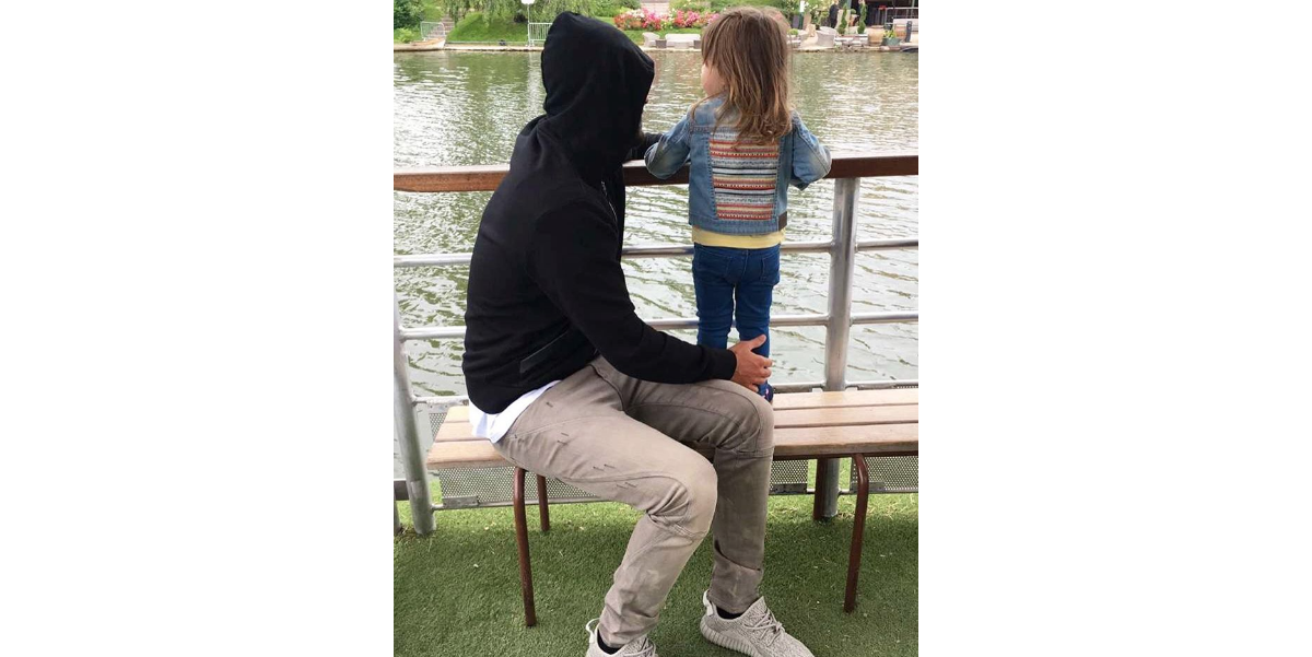 Photo : Karim Benzema avec sa fille Mélia lors d'une promenade au parc ...