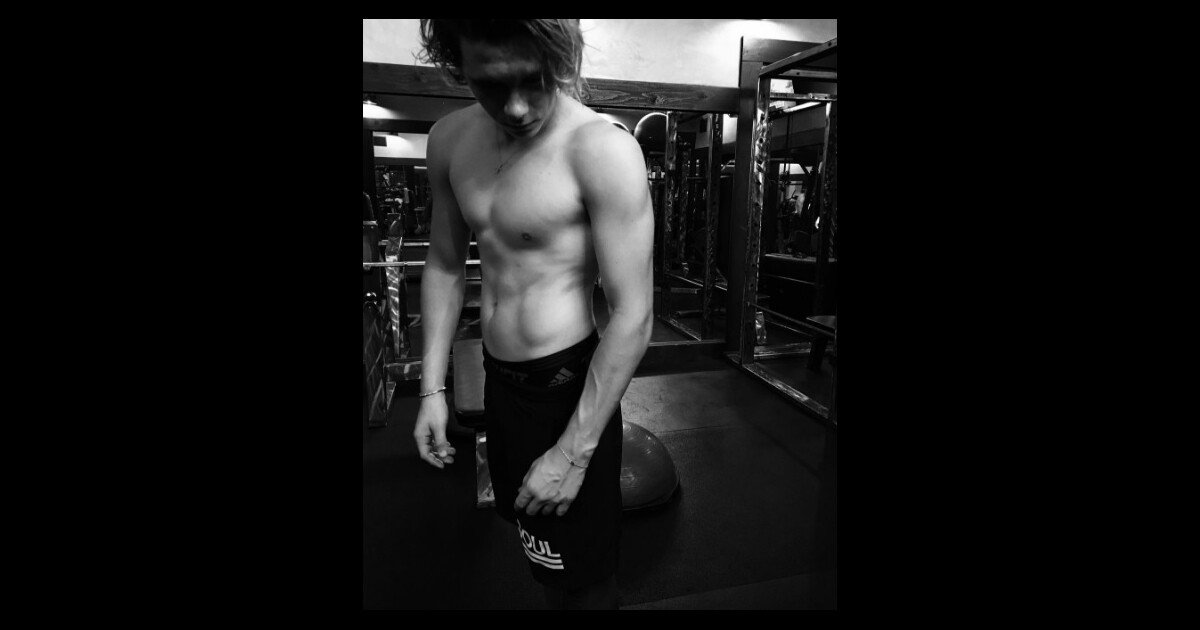 Brooklyn Beckham : Sportif, il dévoile avec fierté ses muscles et ses ...