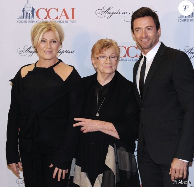Hugh Jackman réconfortant sa femme Deborra-Lee face à la mort de sa ...