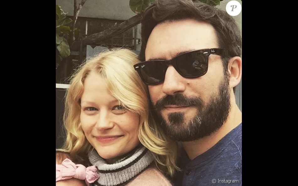Emilie de Ravin et son compagnon Eric Bilitch, posent sur Instagram ...