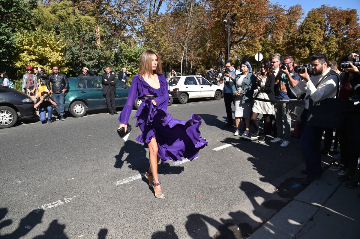 Photo : Erica Pelosini Leeman - People arrivant au défilé de mode ...