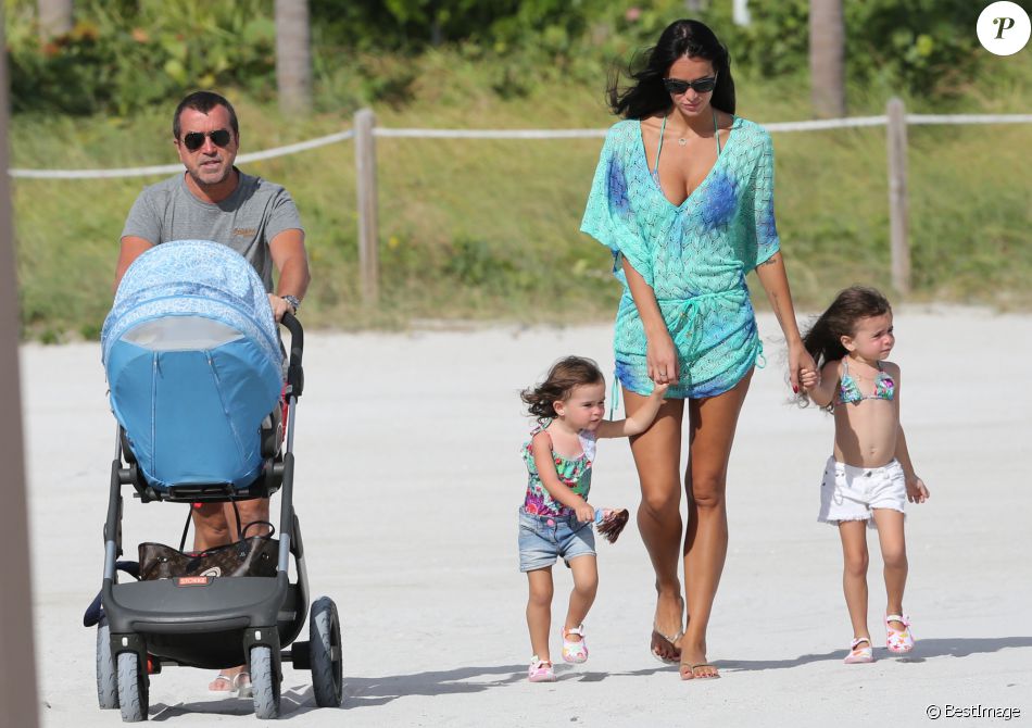 Arnaud Lagardère, sa femme Jade Foret et leurs enfants Liva, Mila et ...