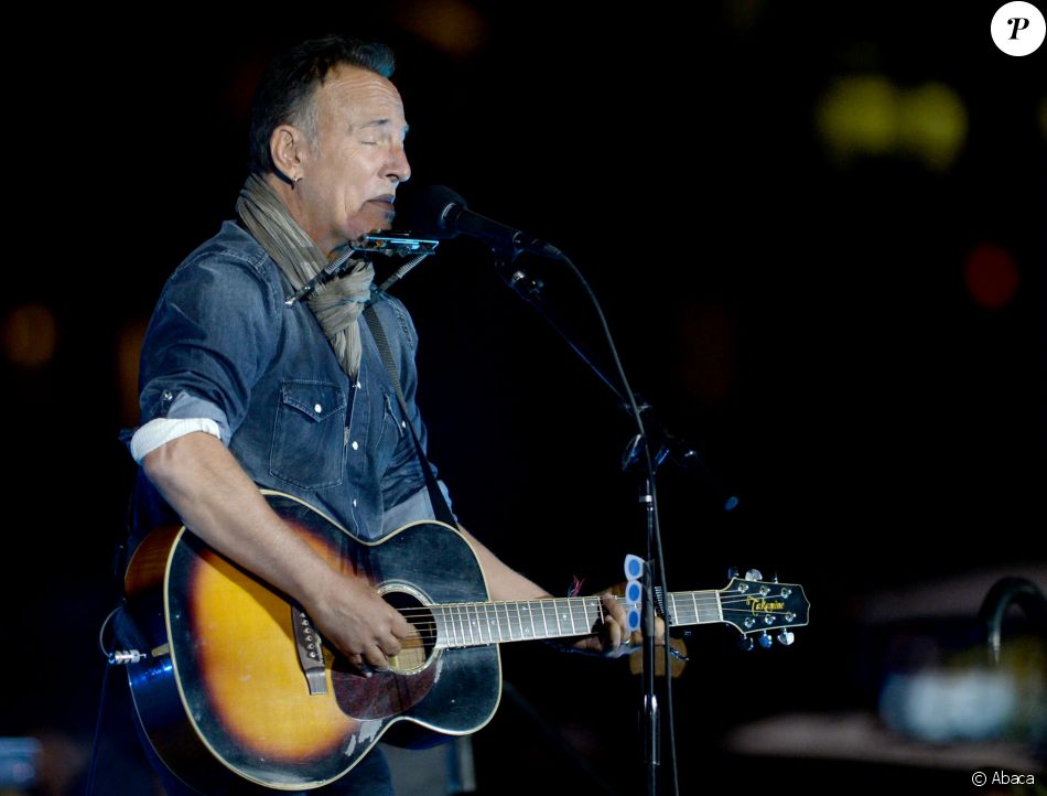 Bruce Springsteen chante pour Hillary Clinton à l'Independence Hall à ...