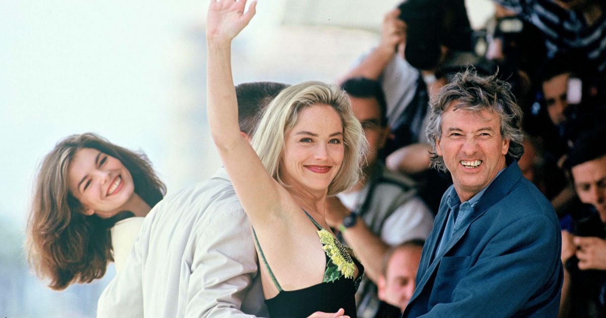 Jeanne Triplehorn, Sharon Stone et Paul Verhoeven à Cannes en 1992 ...
