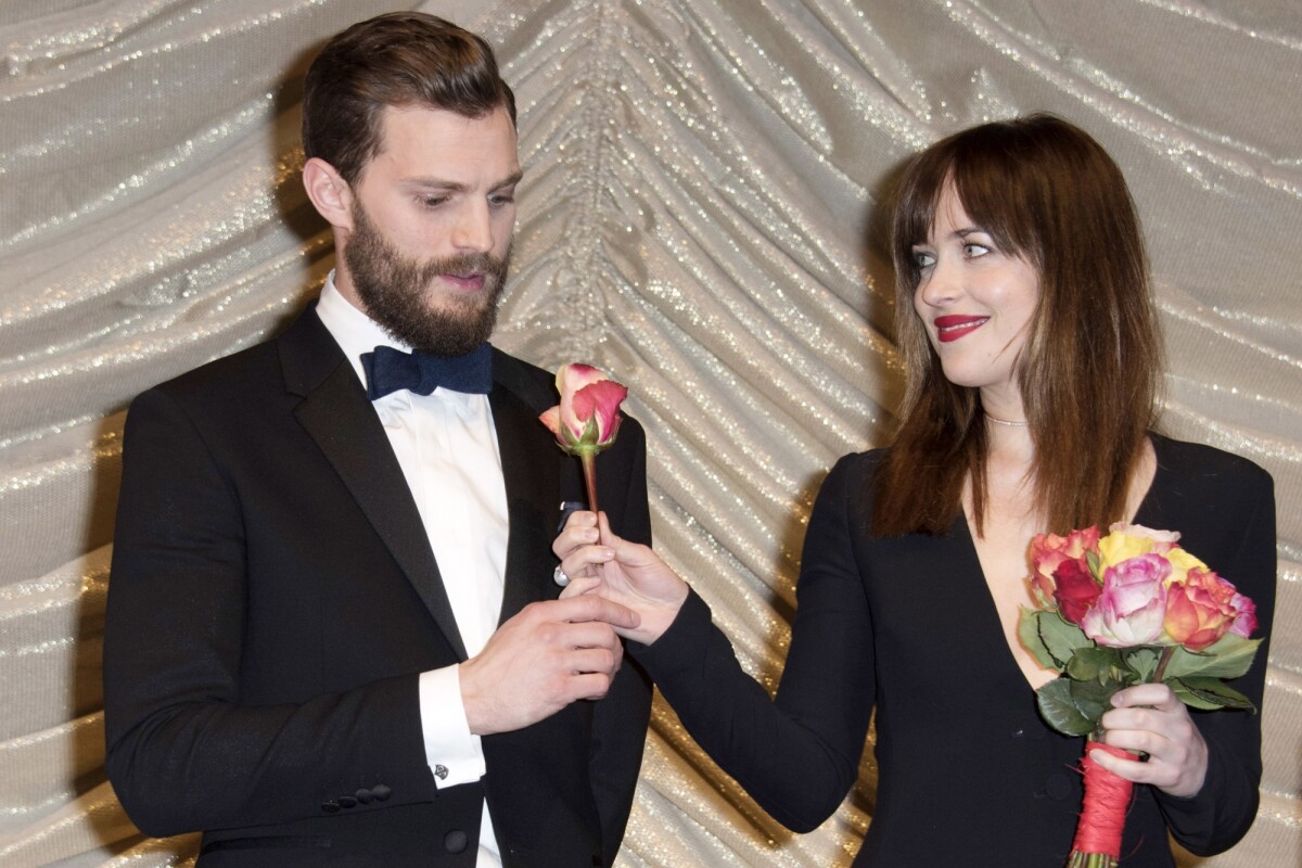 Photo : Jamie Dornan et Dakota Johnson (habillée en Dior) - Première du ...