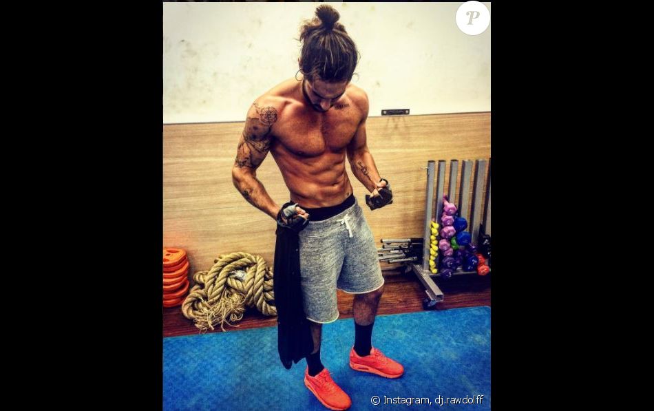 Rodolphe, candidat anonyme des Anges 9, dévoile ses muscles sur ...