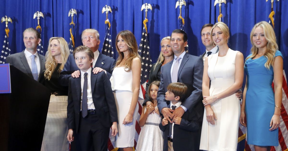 Donald Trump et sa famille Ivanka Trump, et son mari Jared Kushner ...
