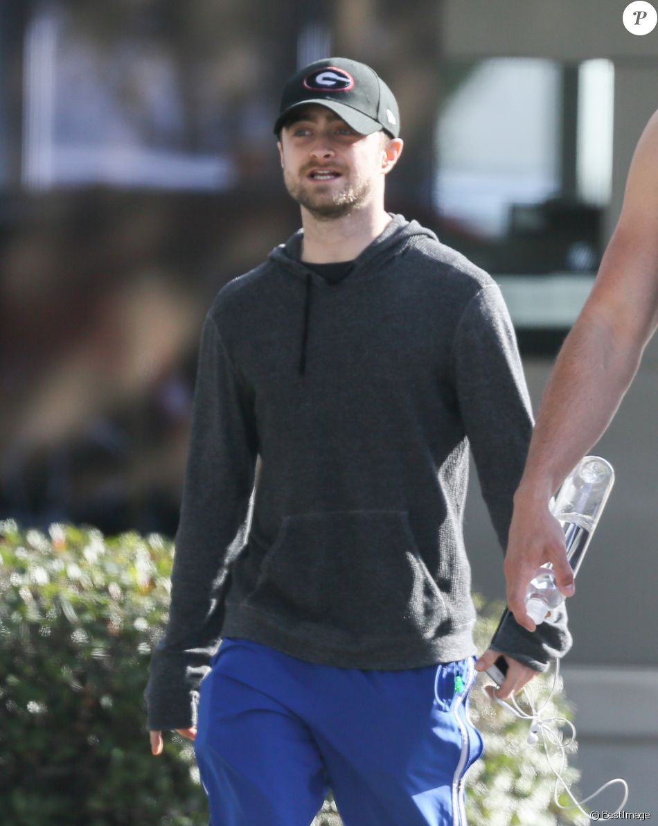 Exclusif - Daniel Radcliffe se rend à son cours de gym accompagné de ...