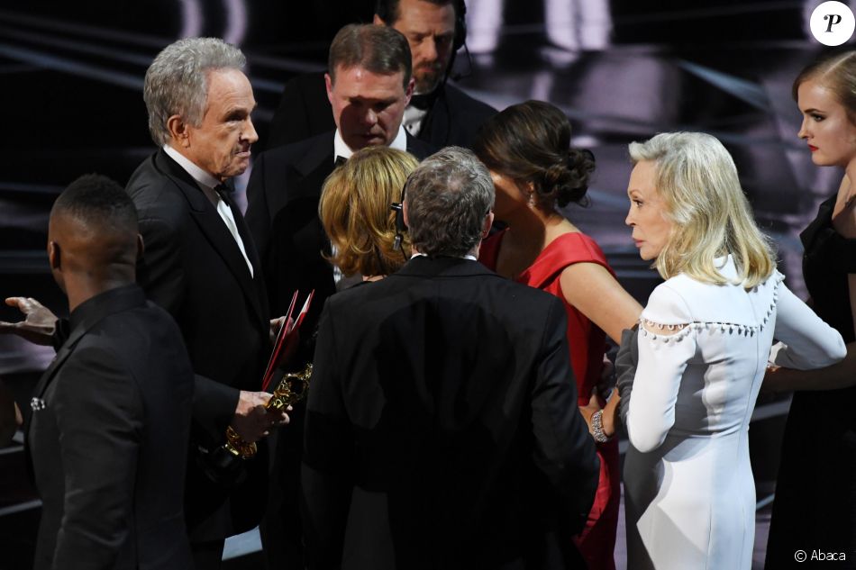 Faye Dunaway et Warren Beatty - 89ème cérémonie des Oscars au Hollywood ...