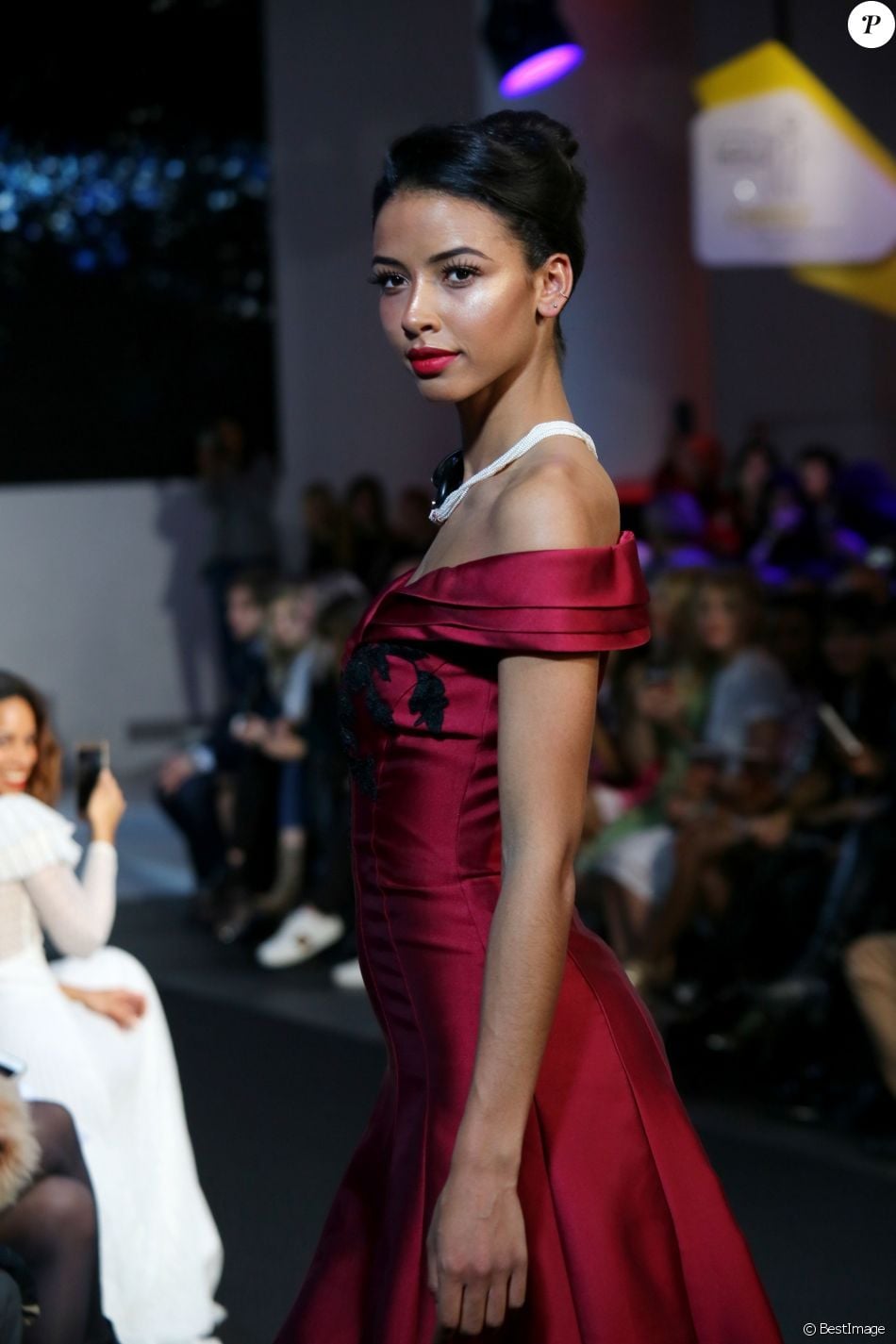 Flora Coquerel (Miss France 2014) au défilé de mode Christophe ...